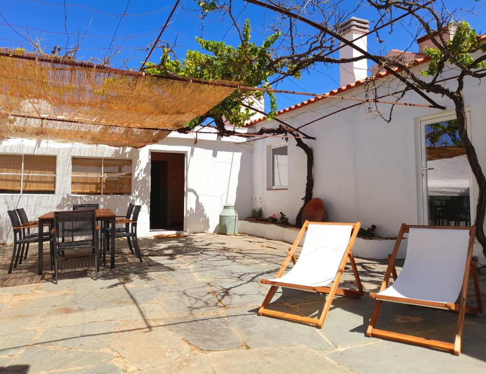 StoryHouse33 - Casa com histórias, pátio e jacuzzi, Vila Boim ...