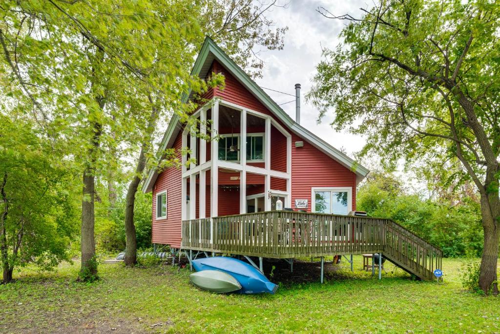 Island Retreat on Pistakee Lake Deck and Gas Grill!, Fox Lake (updated ...