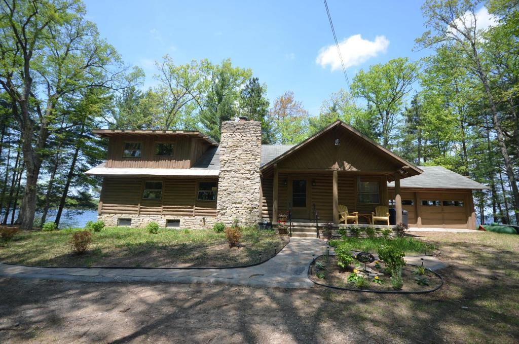 Wild Refuge Lodge, Interlochen (updated prices 2025)