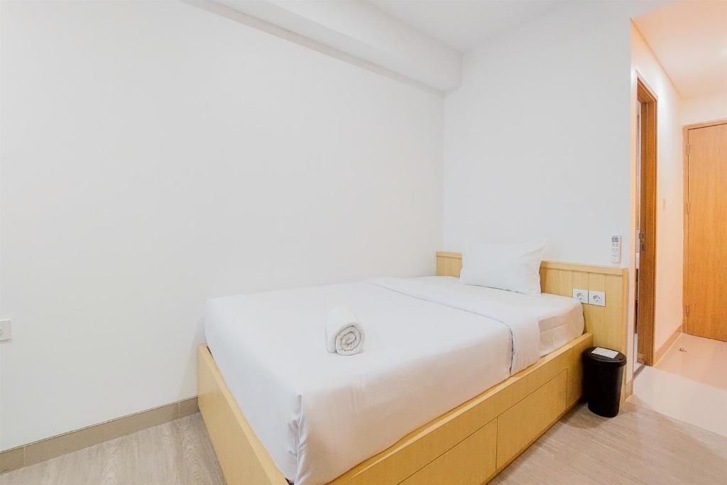 Cozy and Well Furnished Studio Apartment at B Residence By Travelio ...