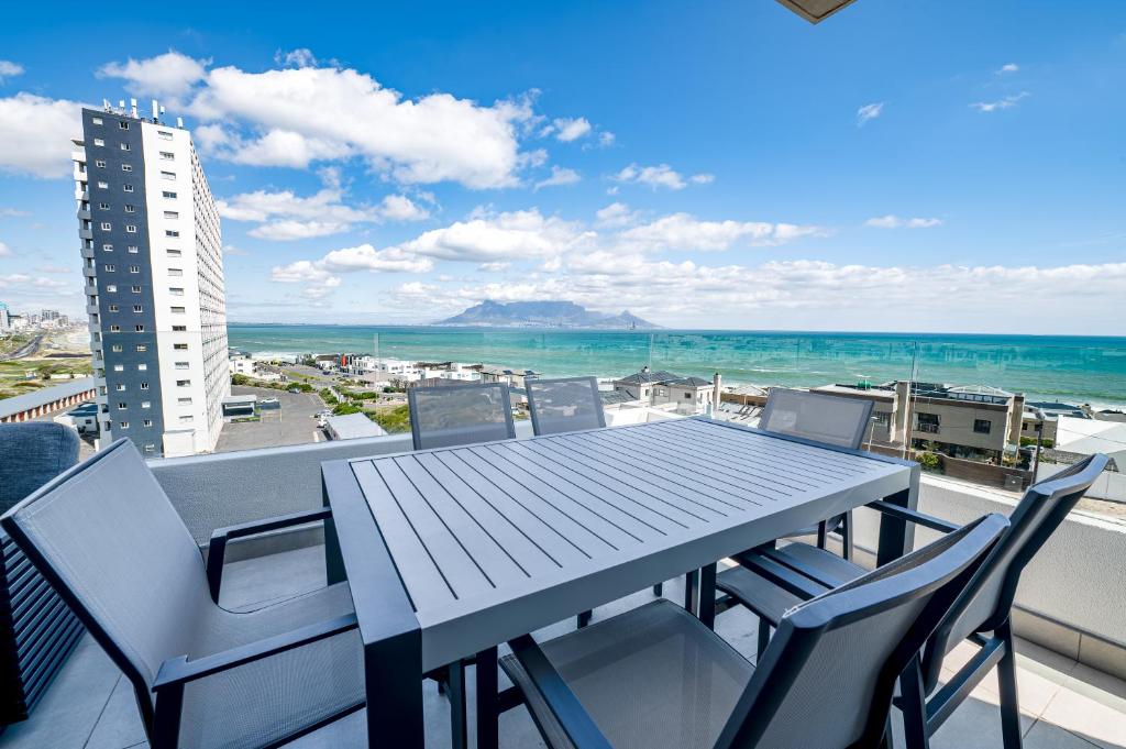 Luxury Beachfront Penthouse in Blouberg- 402 Azul, Bloubergstrand ...