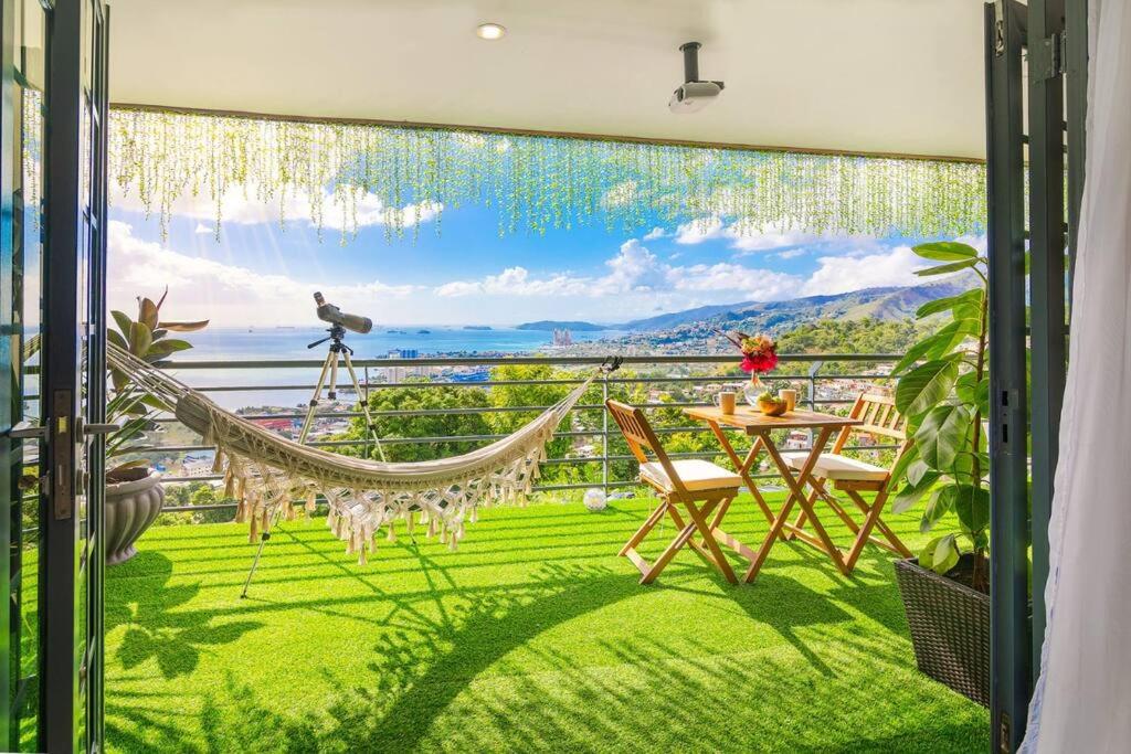 Enchanted Forest Projector Pool Jacuzzi King Bed, Four Roads (precios ...