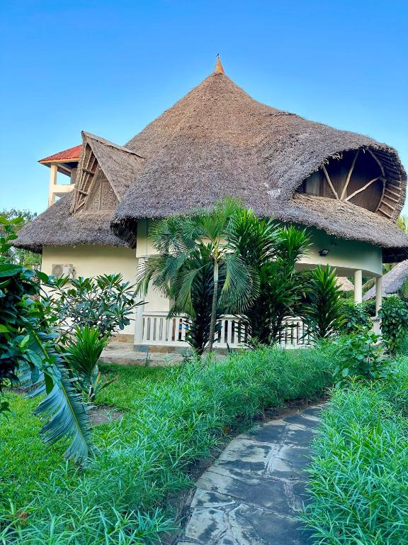 3 Bed Room private villa with pool, Diani Beach (updated prices 2025)