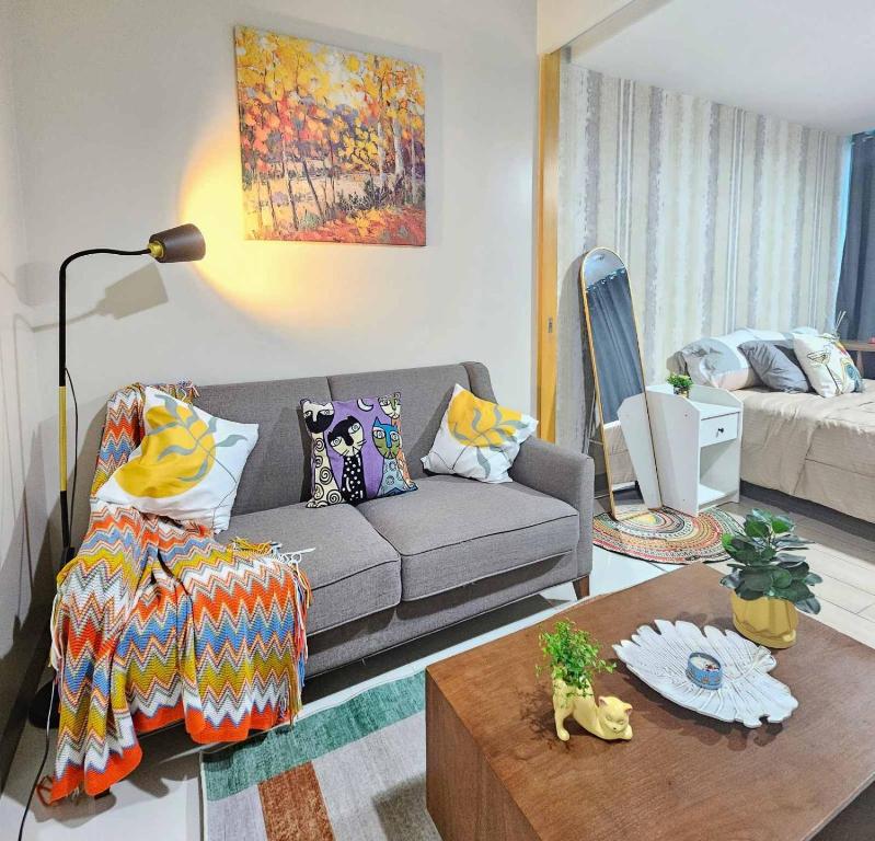 BGC One Uptown 1 BR w WiFi Picasso inspired, Manila (updated prices 2024)