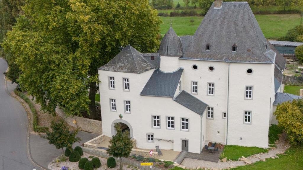 Charmantes Chateau Lichter - Burghaus, Ließem (updated prices 2025)