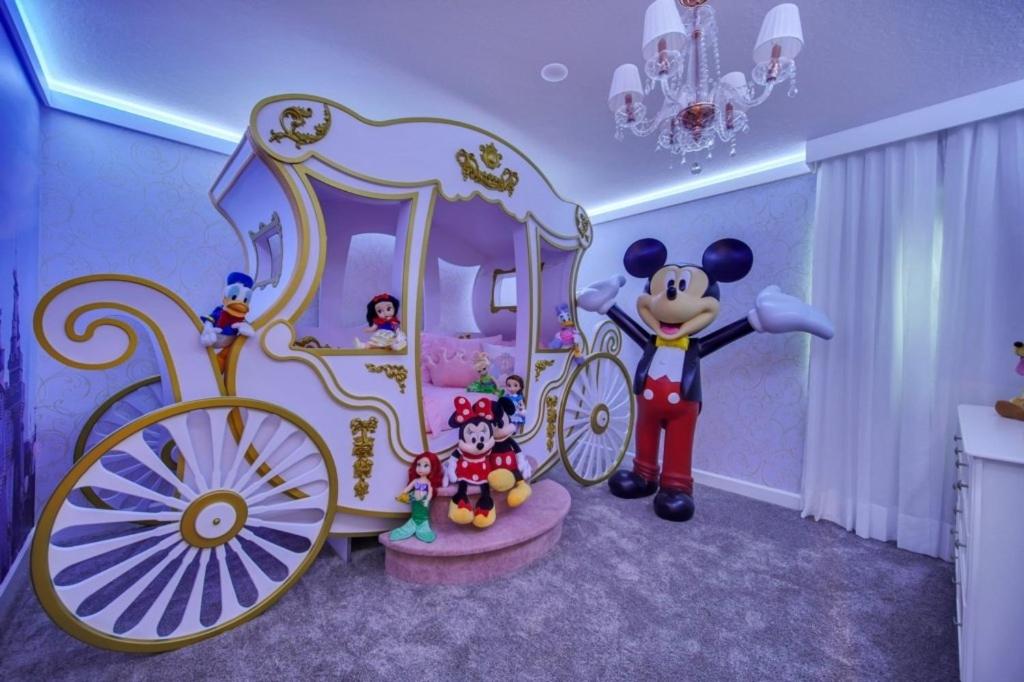 Disney Princess Bedroom, Pool Spa Game Room Plus! villa, Kissimmee की ...