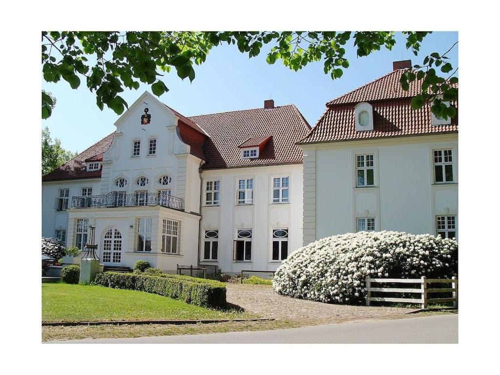 Schloss Badow Comfortable holiday residence, Badow (updated prices 2026)
