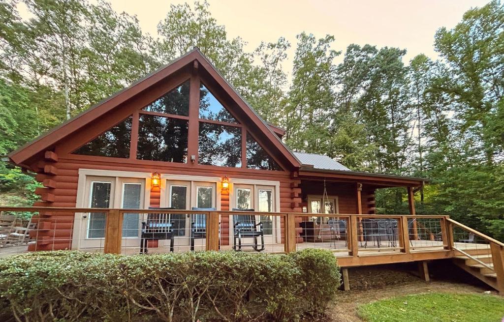 Sophie's Choice Secluded Luxury Log Cabin, Hot Tub, Pool Table, Fire ...