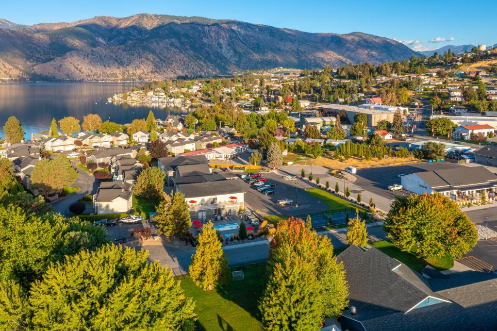 The Lodge Lake Chelan, Manson (updated prices 2025)