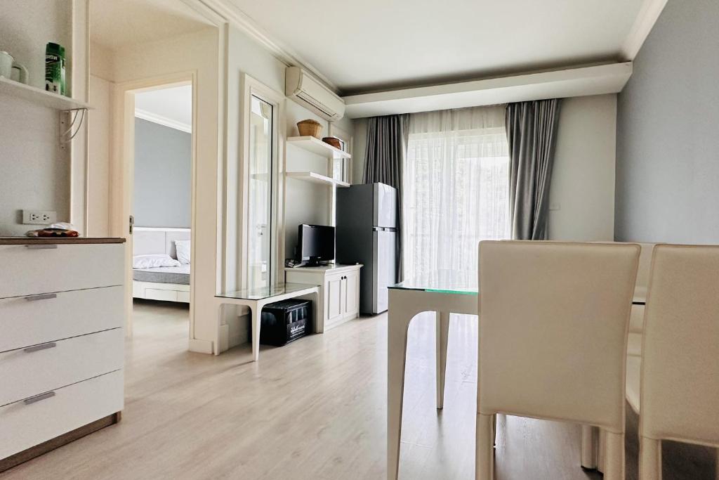 Welcome the spring condo swimming gym kitchen Wi-Fi, Chiang Mai ...