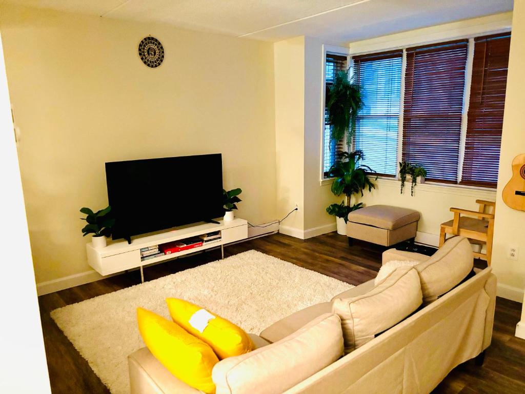 H & H Boston, Boston (updated prices 2026)