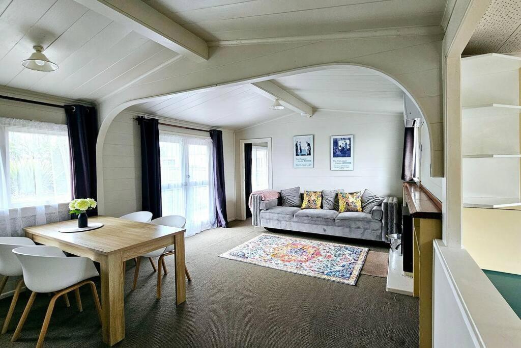 Cosy Lockwood in Town, Taupo (updated prices 2026)