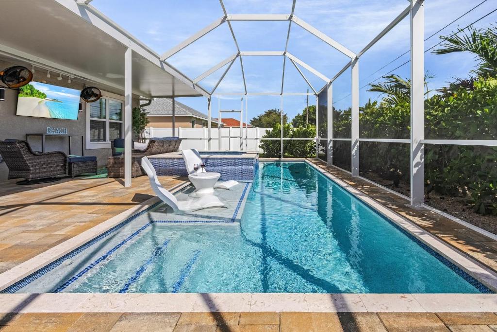 HGTV Stunner! Southern exposure, Outdoor Kitchen, Pool & Spa - Villa ...