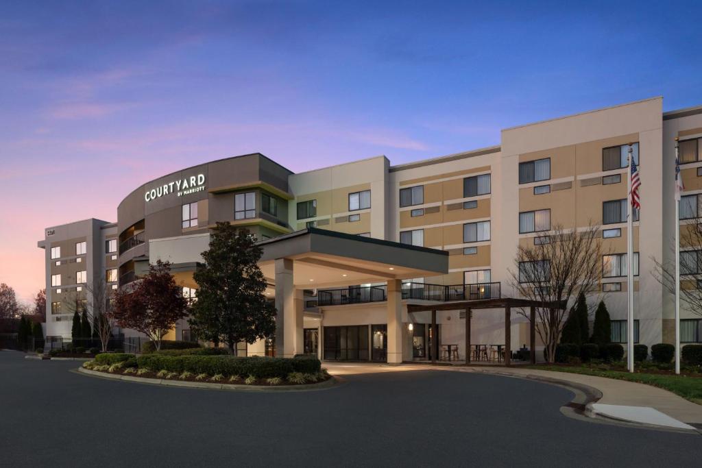 Courtyard by Marriott Raleigh North/Triangle Town Center, Raleigh ...