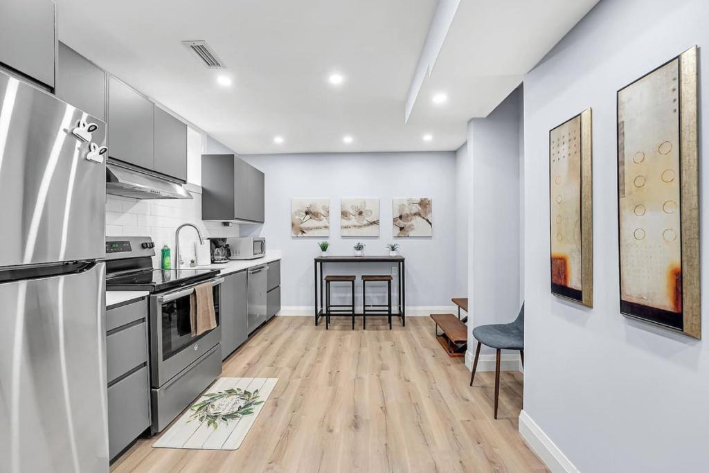 Beautiful Home Near DT GO Hospitals Waterfalls, Hamilton (updated ...