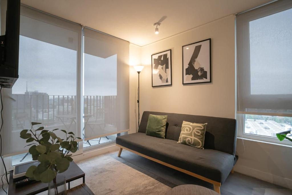 Refugio Urbano junto al Metro Chile-Espana, Santiago (updated prices 2025)