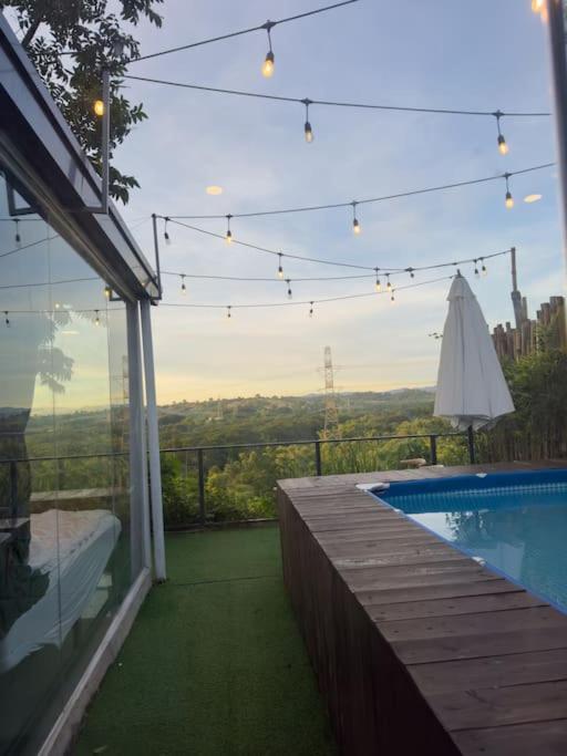 Glass Cabin Secluded Overlooking Oasis with pool, Apugan (aktualisierte ...