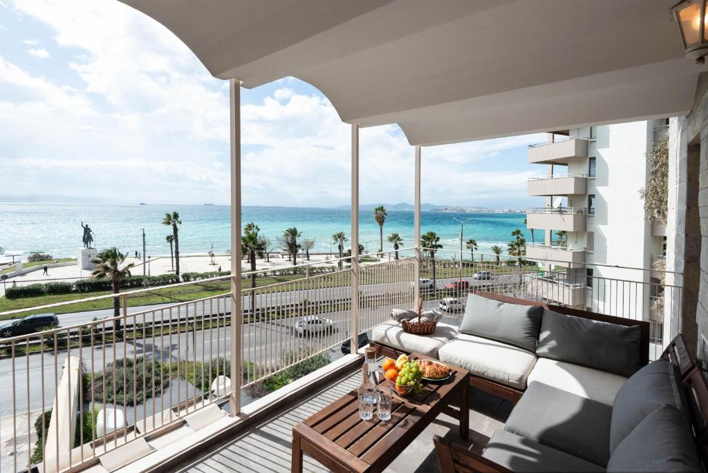 Zeus3 Beach Front Appartment, 2 BR, Sea View, Athens (updated prices 2025)
