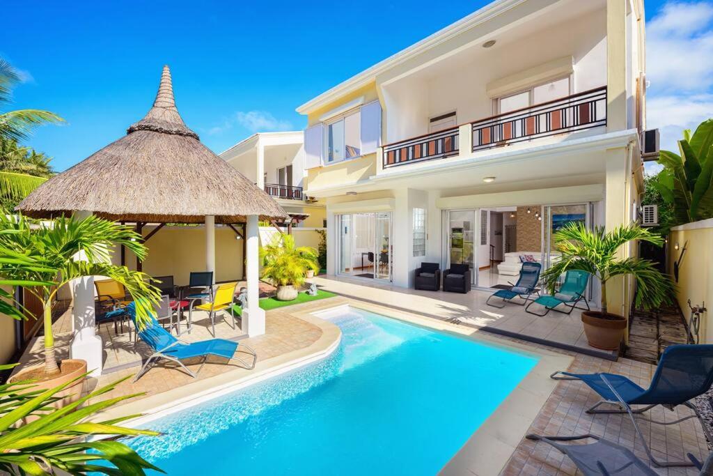 Villa COIN DE MIRE, 4 chambres avec piscine privée à Bain Boeuf, Bain ...