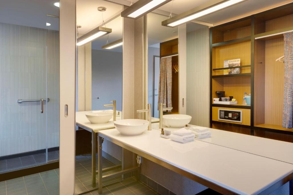 aloft Hotel Milwaukee Downtown, Milwaukee (updated prices 2025)