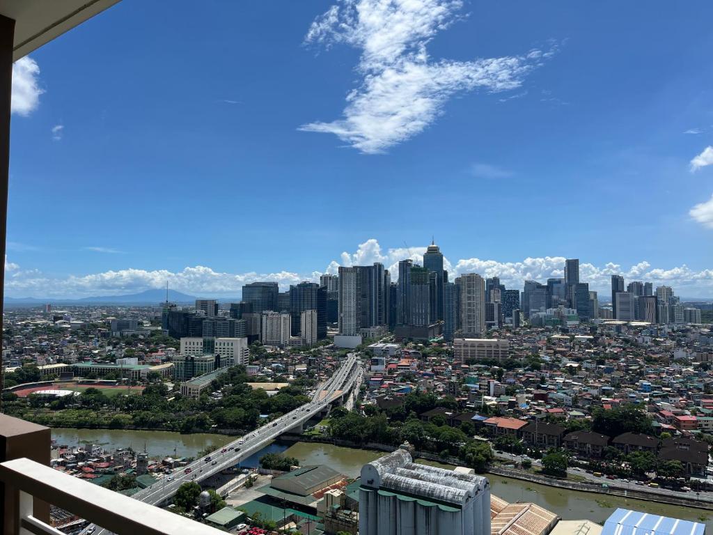 West Bricks, Manila (precios actualizados 2025)