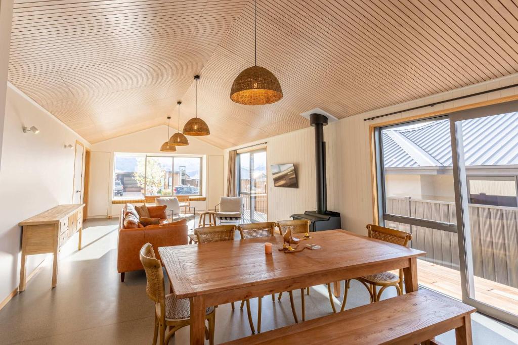 Sunny & Spacious on Scurr Terrace, Wanaka (updated prices 2025)