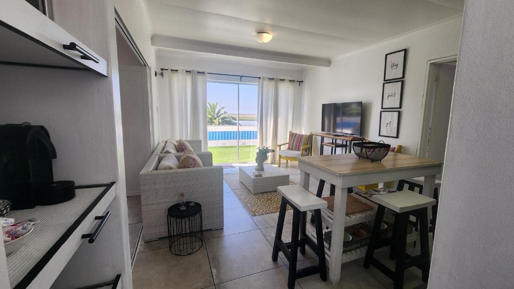 1 Kingfisher Heads, Velddrif (updated prices 2025)