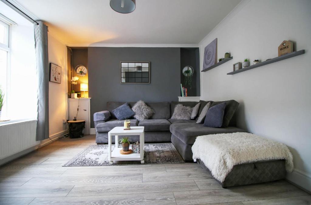 Rhigos Mountain Cottage by StayStaycations, Treherbert (updated prices ...