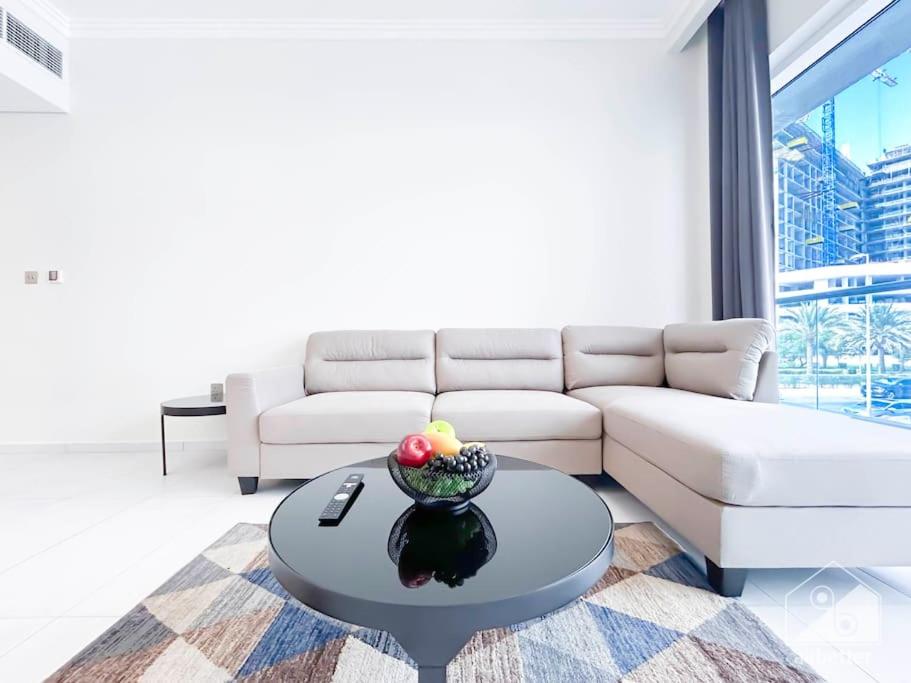 Modern 1B with Balcony, Gym & Pool Access, Dubai (updated prices 2026)