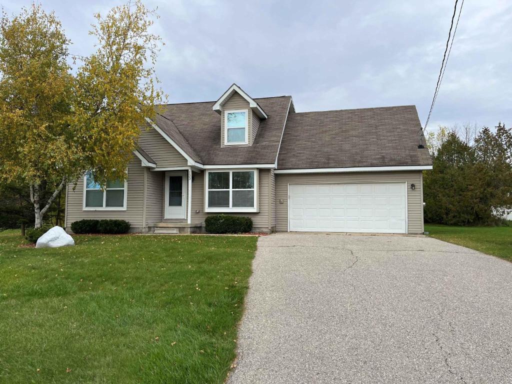 Beautiful House with Lake Access, Harbor Springs (updated prices 2024)