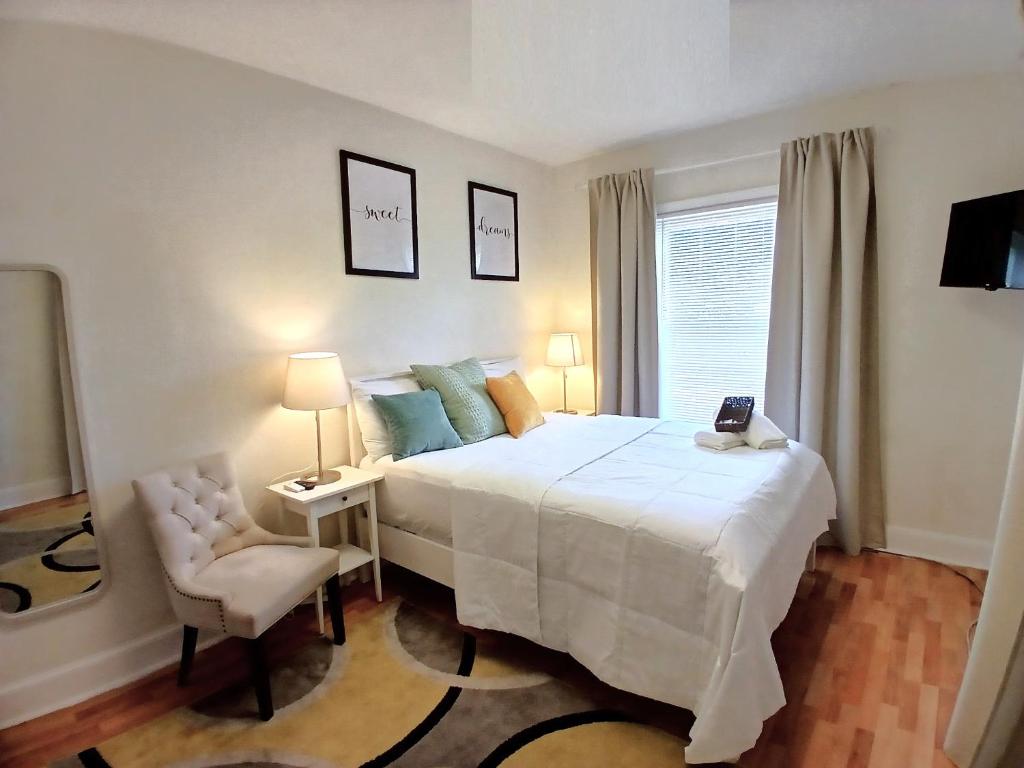 Lush Room in Washinton DC, Washington (updated prices 2025)