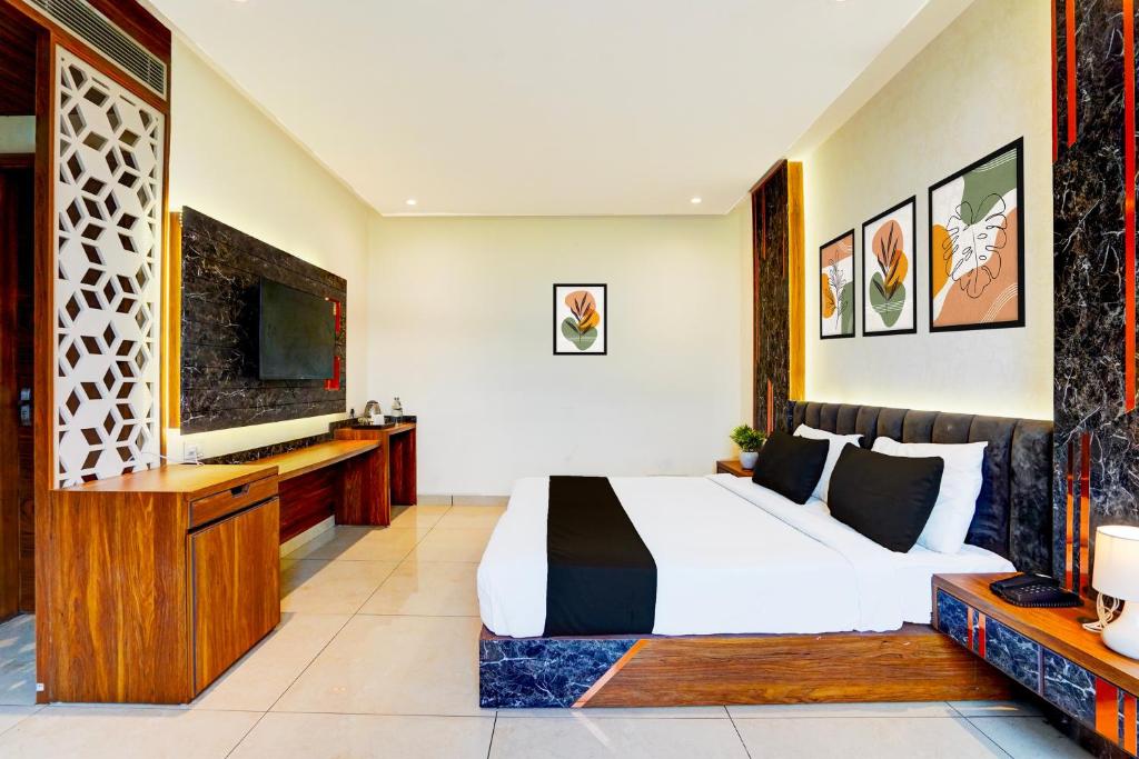 Super Townhouse Oak Sector 116 Noida, Noida (updated prices 2025)