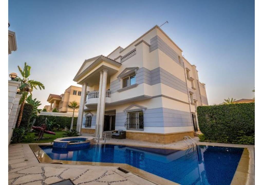 Palace In Royal City Compound - Sheikh Zayed 6th Of October (ราคาอัปเดต ...
