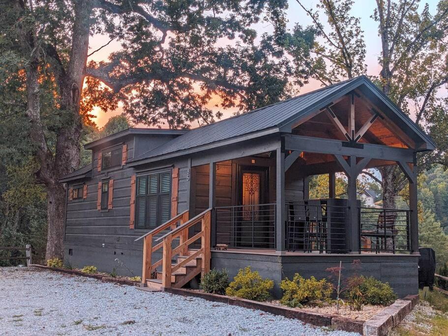 Onyx Owl Cabin - Waterfalls - Trails - Vineyard - Zipline - Golf, Scaly ...