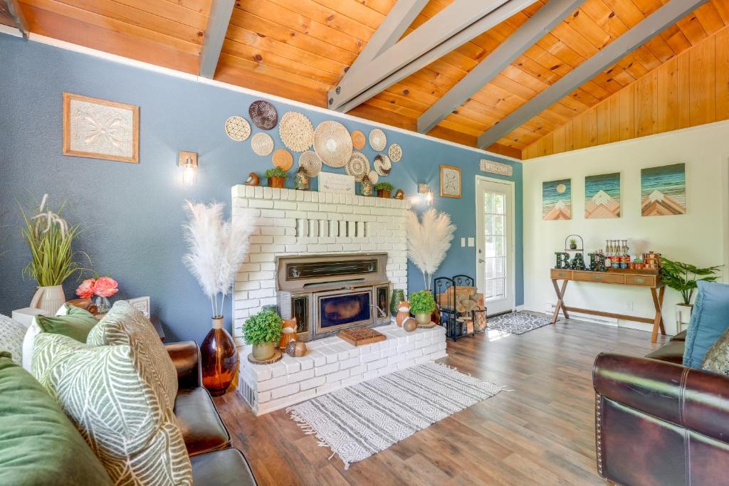 Cottage with Fire Pit and Grill in Mi-Wuk Village!, Mi-Wuk Village ...