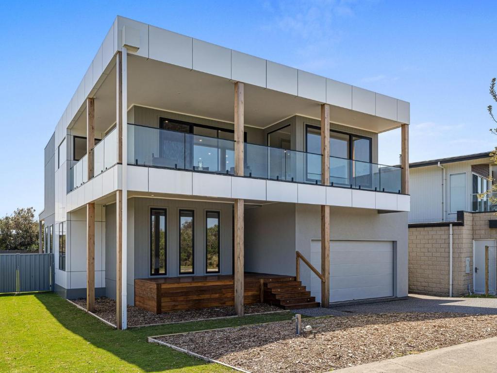 Surf's Edge, Cape Paterson (updated prices 2025)