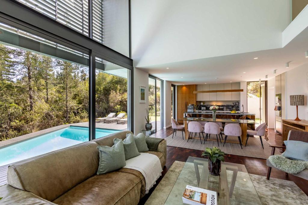 Villa Emeraude - Luxe 4BD Simola Estate Golf & Pool, Knysna (updated ...