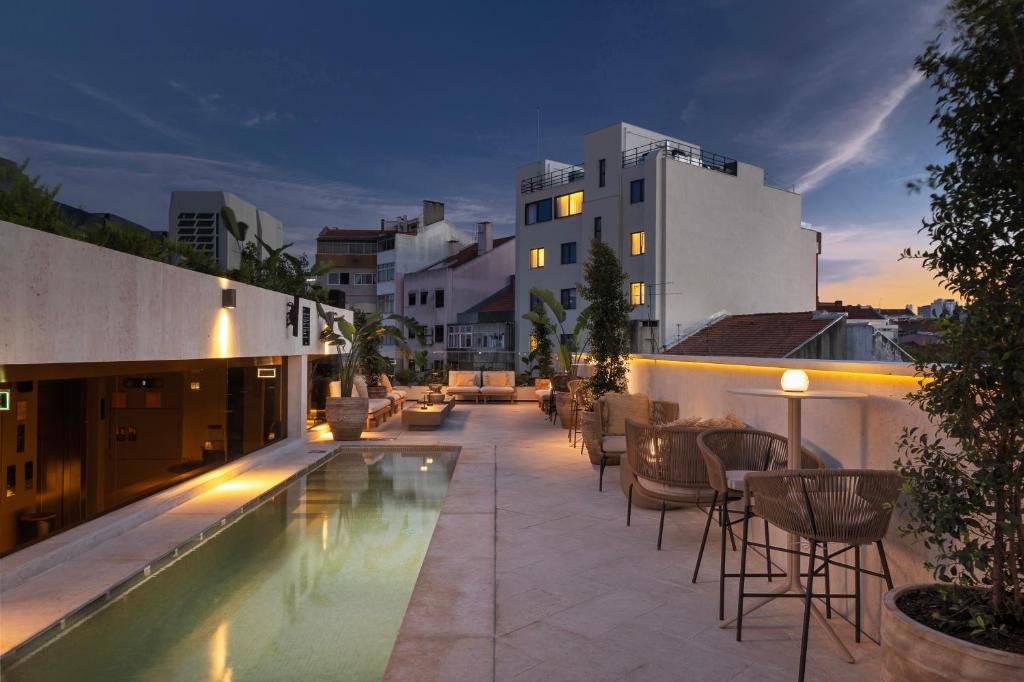 EVOLUTION Valbom, Lisbon (updated prices 2025)