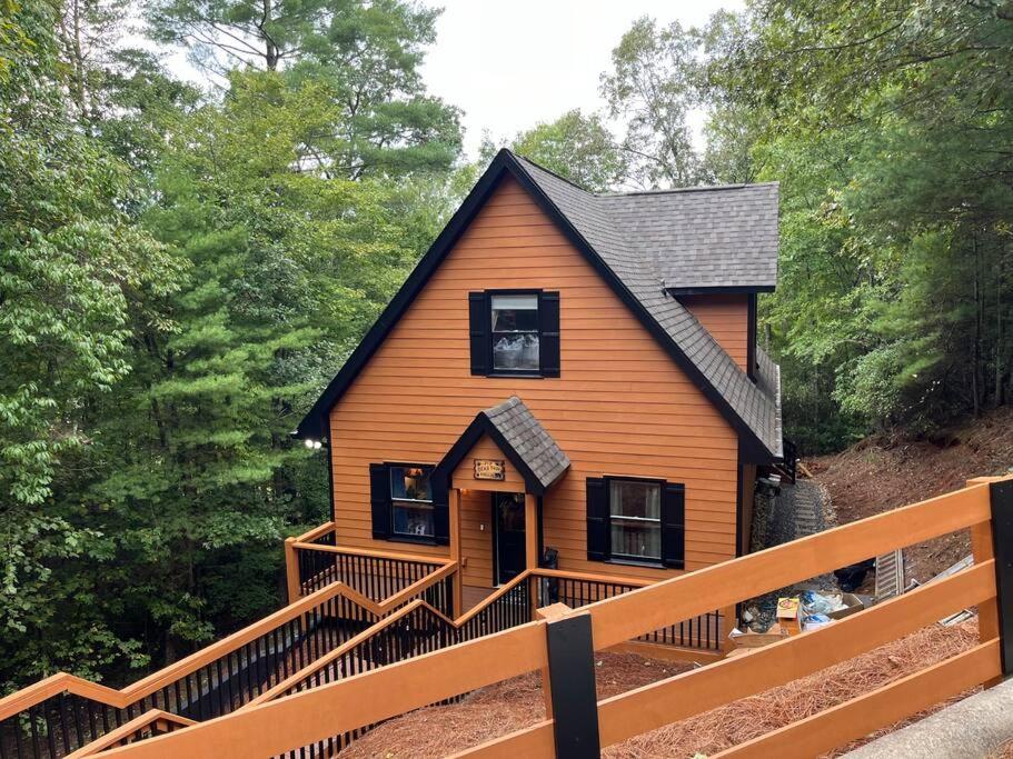 Helen, GA Bear Paw Haus 4 bdrm, sleeps 10, fire pit, pool table, on ...