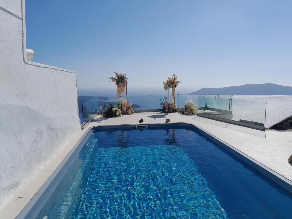 Cave Traditional House on the cliff with shared pool & Buffet Breakfast ...