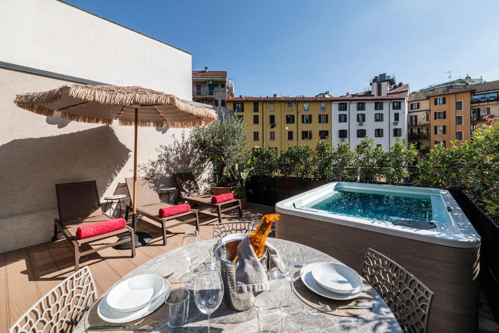 Modigliani terrace jacuzzi Golden House, Milan (updated prices 2025)