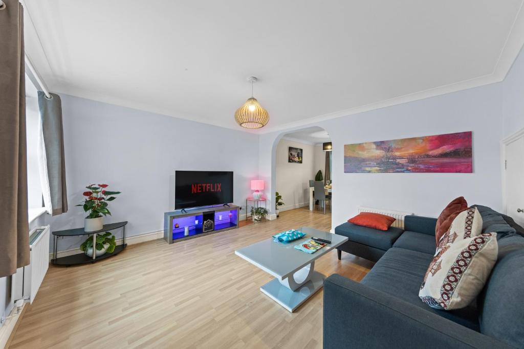 ComfortStay Homes - Modern 3BR Detached House with Ensuite, Stylish ...