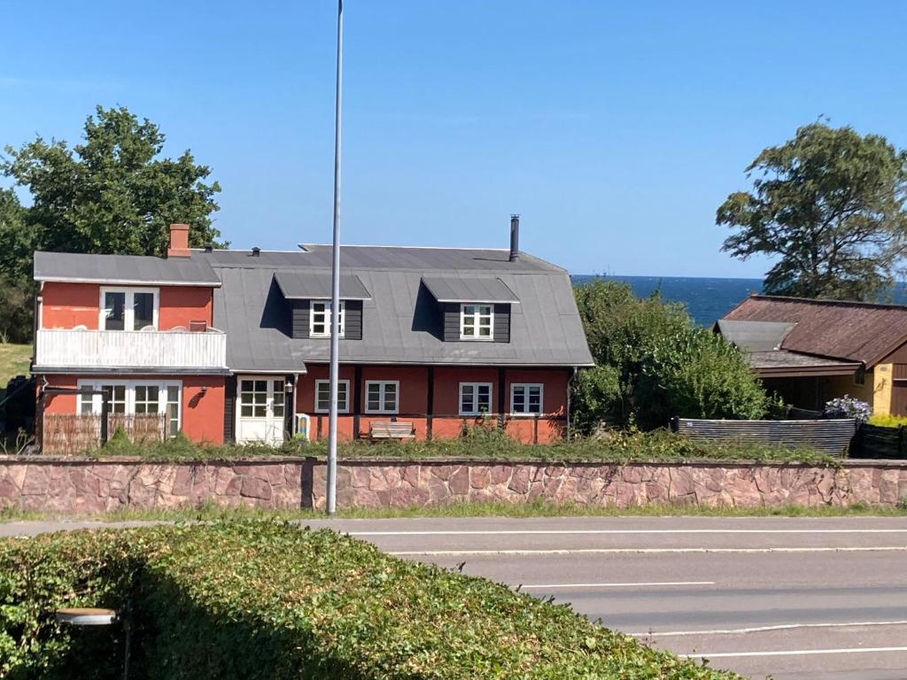 Sommerhus På Bornholm Med Havudsigt I Sandkaas, Mellem Allinge Og Tejn ...