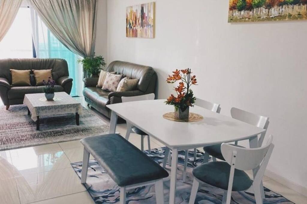 Amir Homestay Too Emira, Kampong Melayu Kebun Bunga (updated prices 2026)