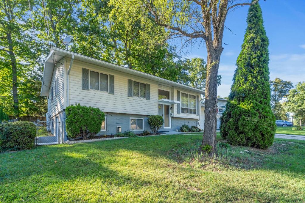 Spacious 5 Bedroom Home in Washington DC Suburb, Manor Park (updated ...