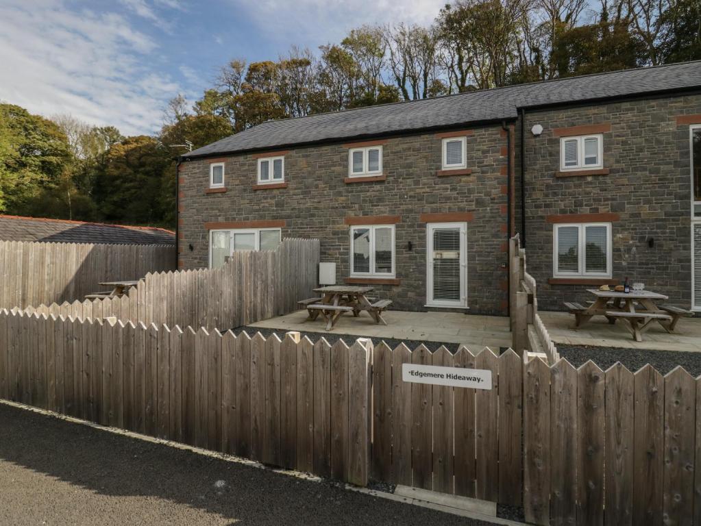 Edgemere Hideaway, Grange Over Sands (updated prices 2026)