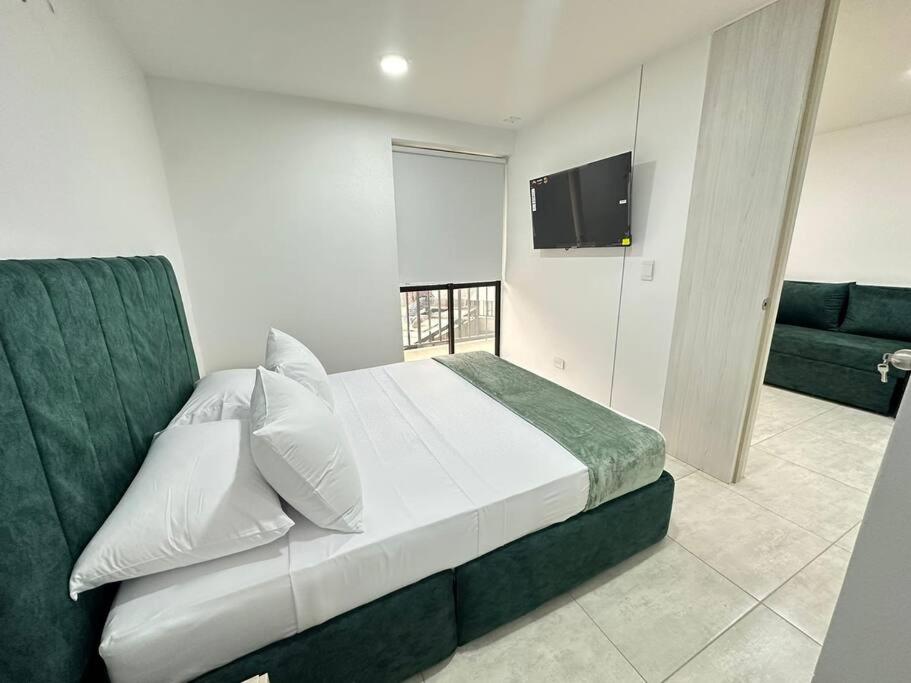 Hito 202 Amplio Apartaestudio en Av 19 Norte con balcon, Armenia ...