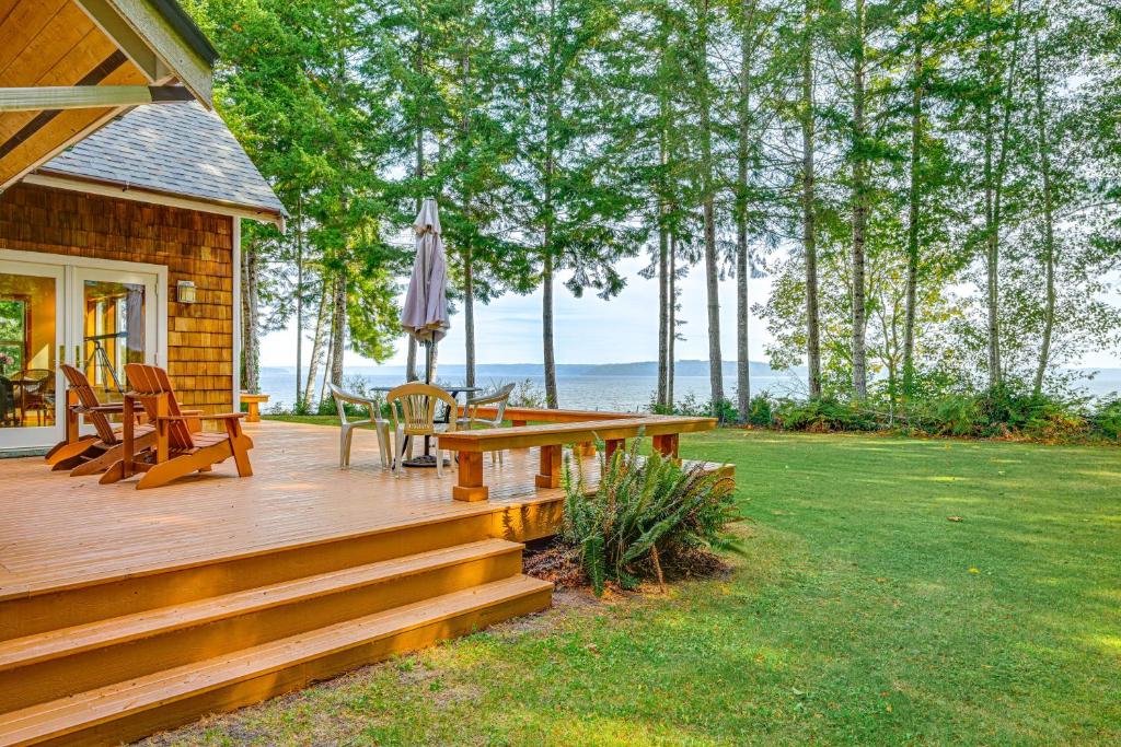 Hood Canal Home with Stunning Views and Private Beach, Brinnon की (2026 ...