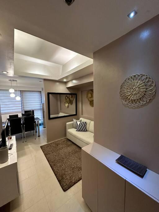 1br BSA Twin Towers with pool access Netflix across SM Megamall, Manila ...