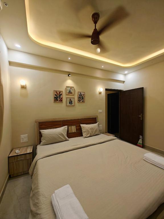 The Sharva 1 by Shiva stays with open air Bathtub, close to Varca beach ...